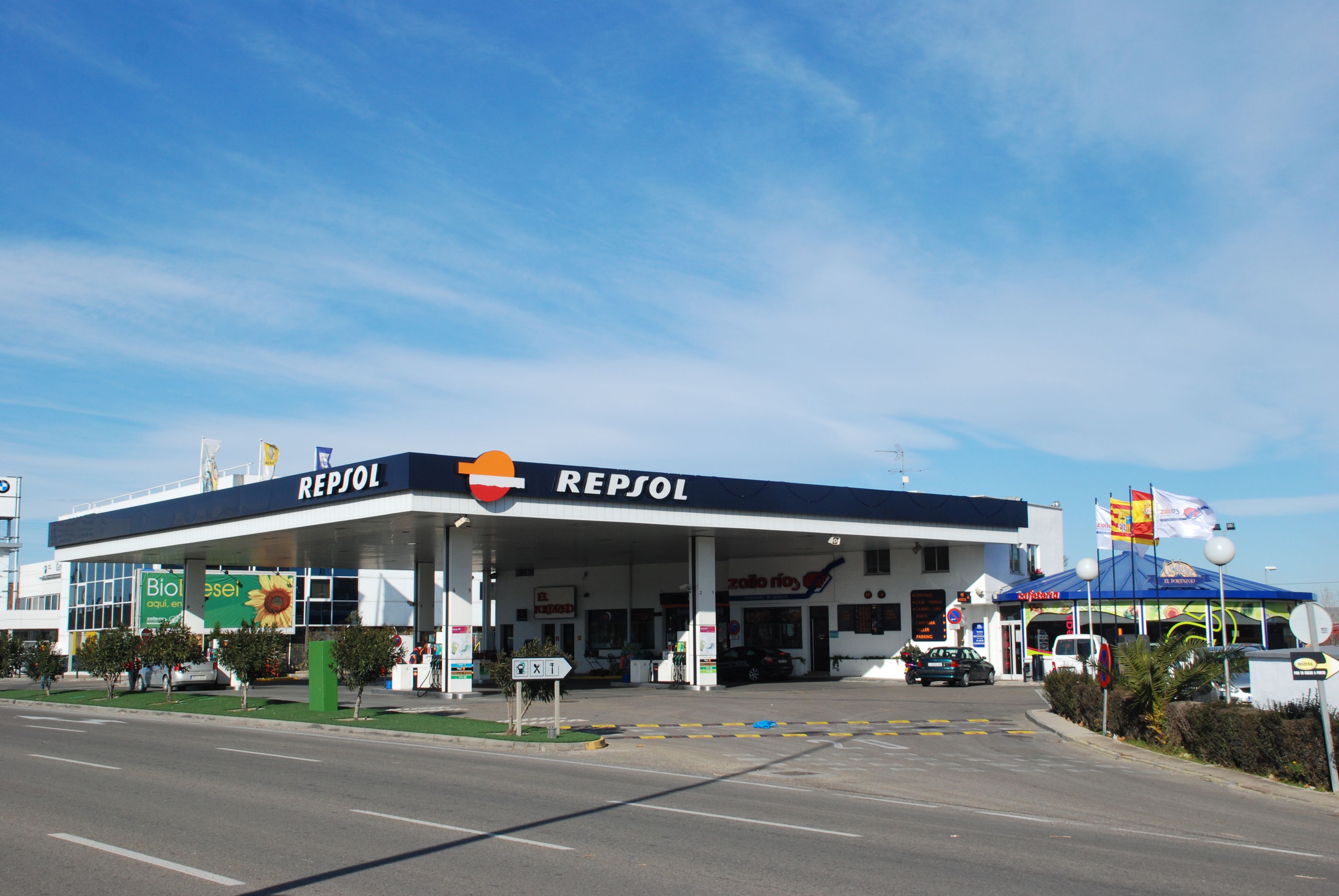 Servicios de una gasolinera o área de servicio: mucho más que llenar el ...